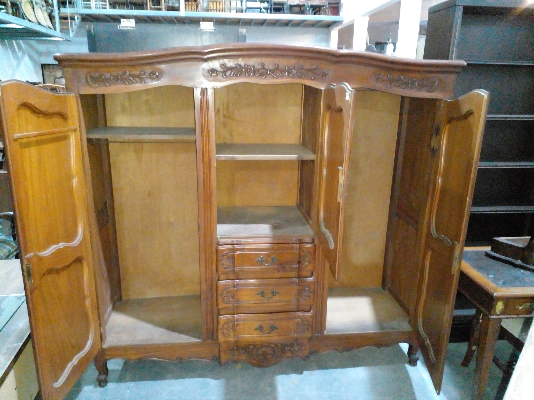 ROPERO ANTIGUO DE ROBLE ESTILO PROVENZAL. COD: 90102