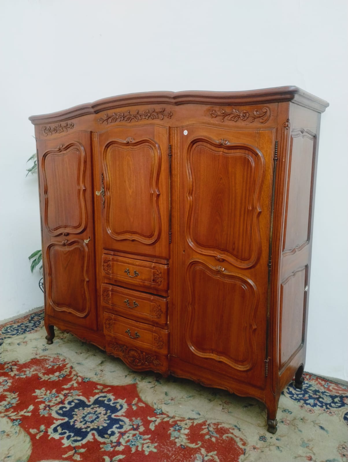 ROPERO ANTIGUO DE ROBLE ESTILO PROVENZAL. COD: 90102