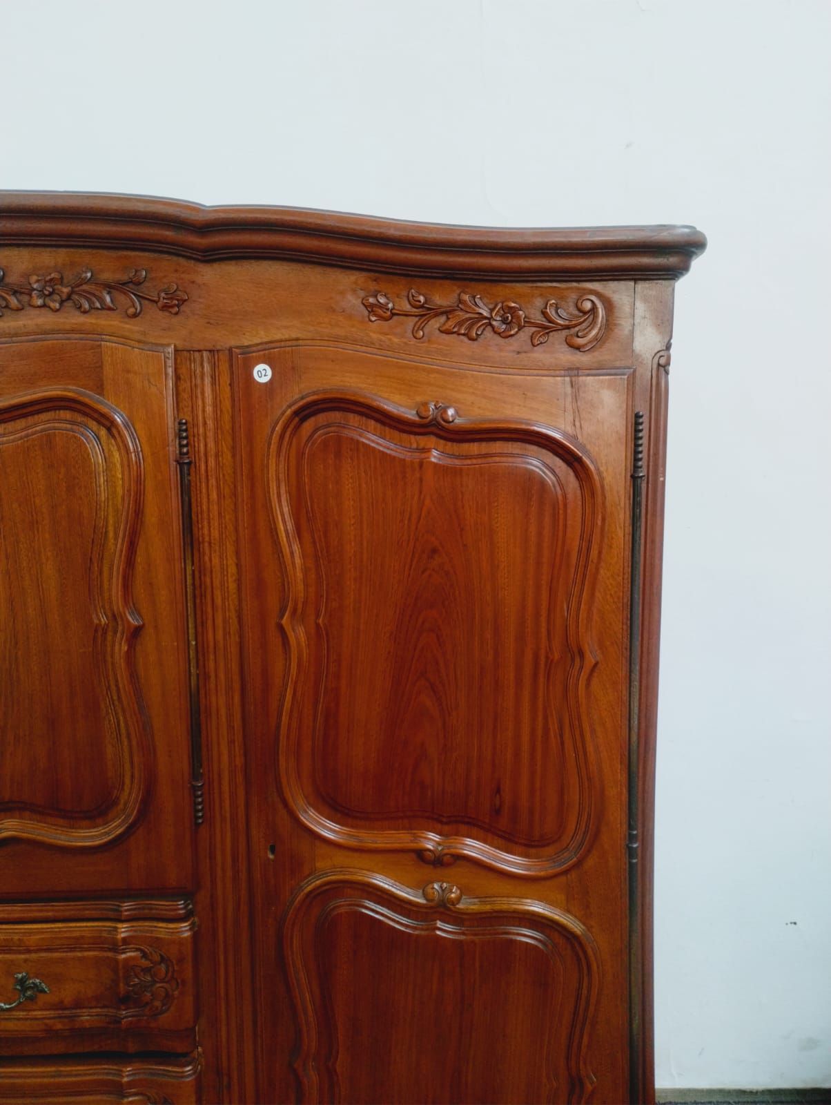 ROPERO ANTIGUO DE ROBLE ESTILO PROVENZAL. COD: 90102