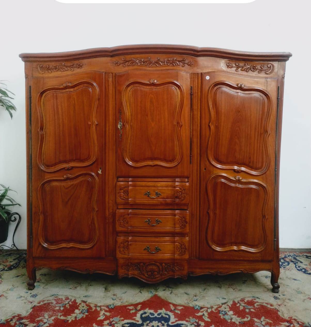 ROPERO ANTIGUO DE ROBLE ESTILO PROVENZAL. COD: 90102