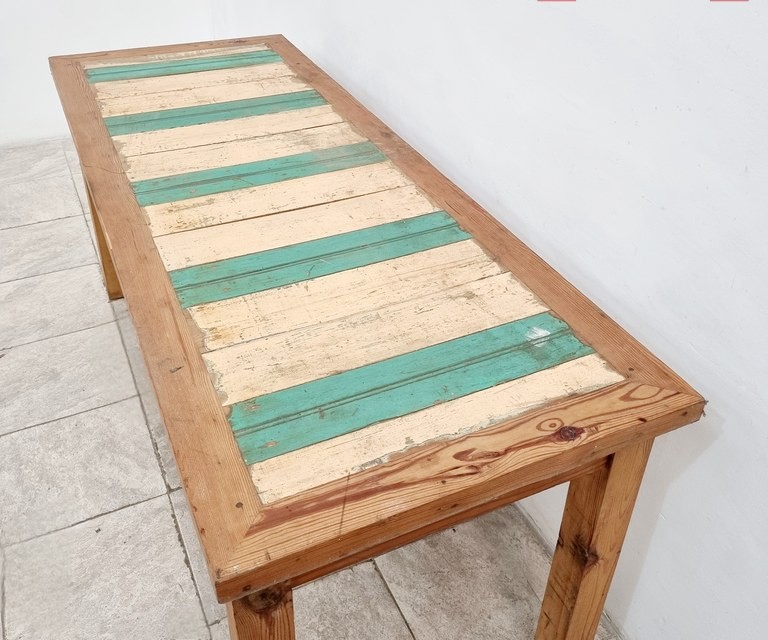 MESA DE COMEDOR EN PINOTEA Y MADERA RECICLADA MESA DE CAMPO. COD: 97602