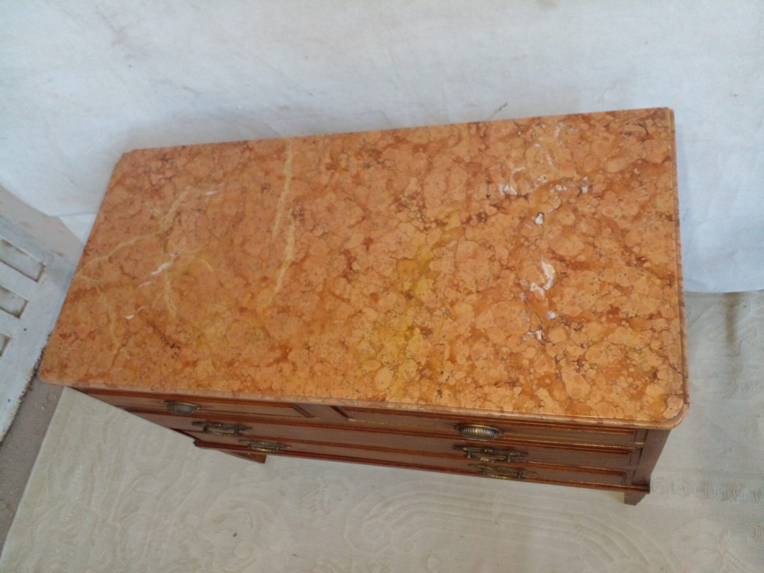 COMODA DE ROBLE ANTIGUA CON MARMOL ITALIANO ROSA VERONA. COD: 98502